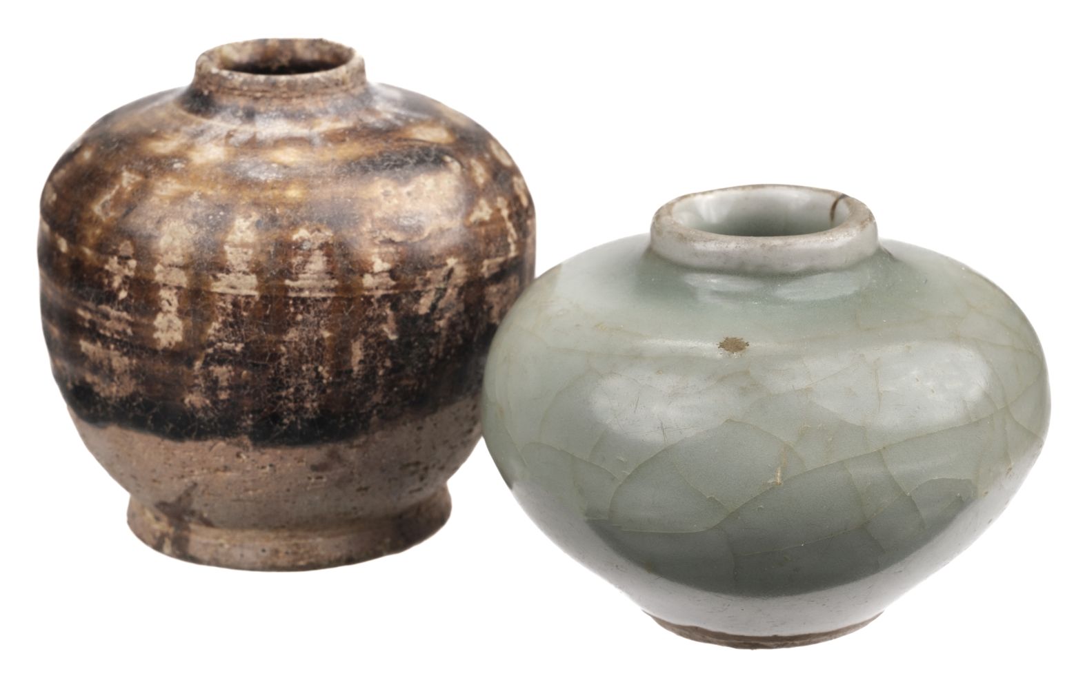 Lot 622 - Vessels. A small Chinese pottery vessel,