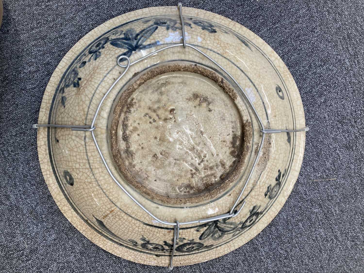 Lot 607 - Swatow Ware. A Chinese Swatow Ware blue and