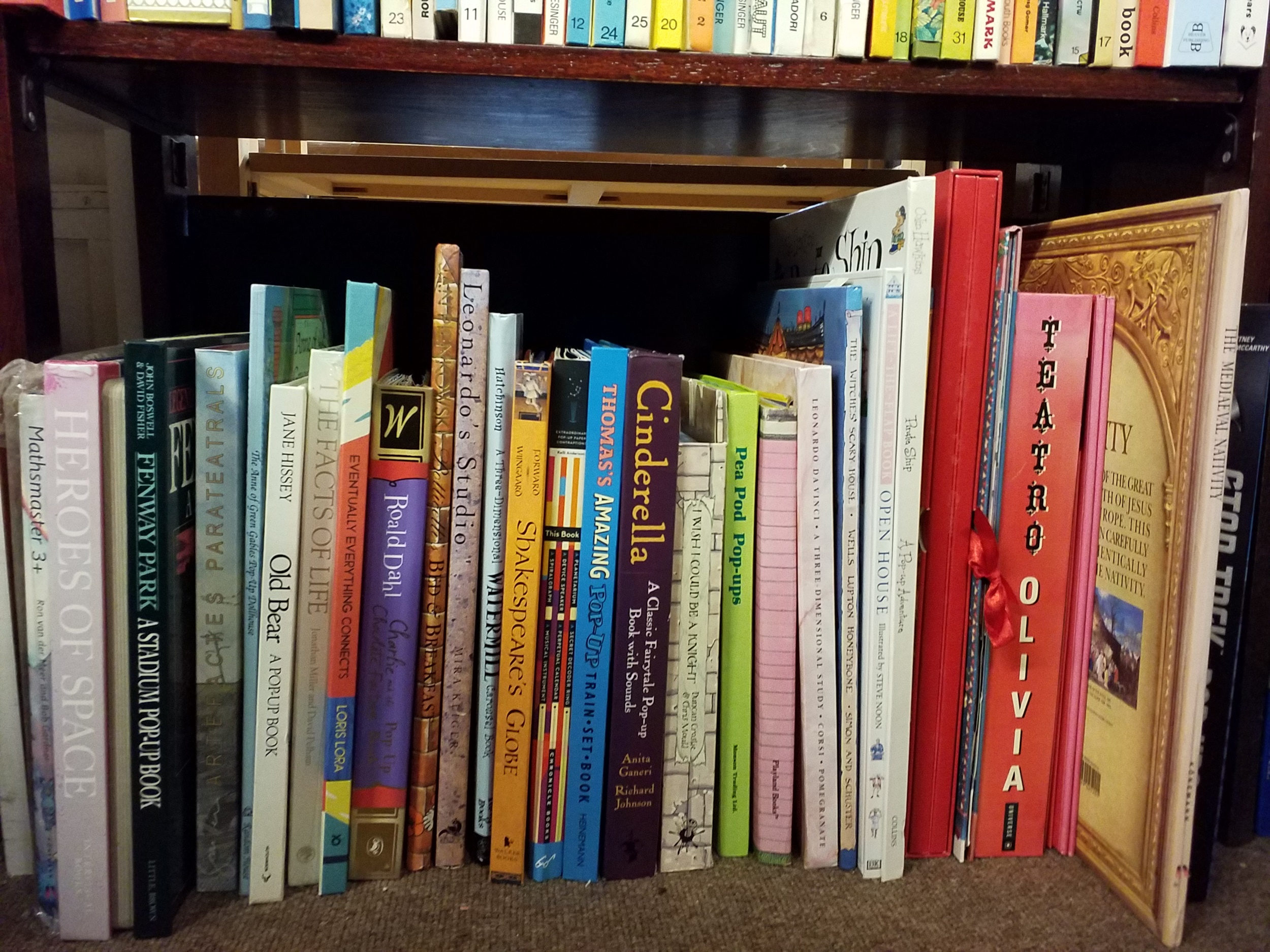 Lot 417 - Pop-Up Books. A large collection of modern