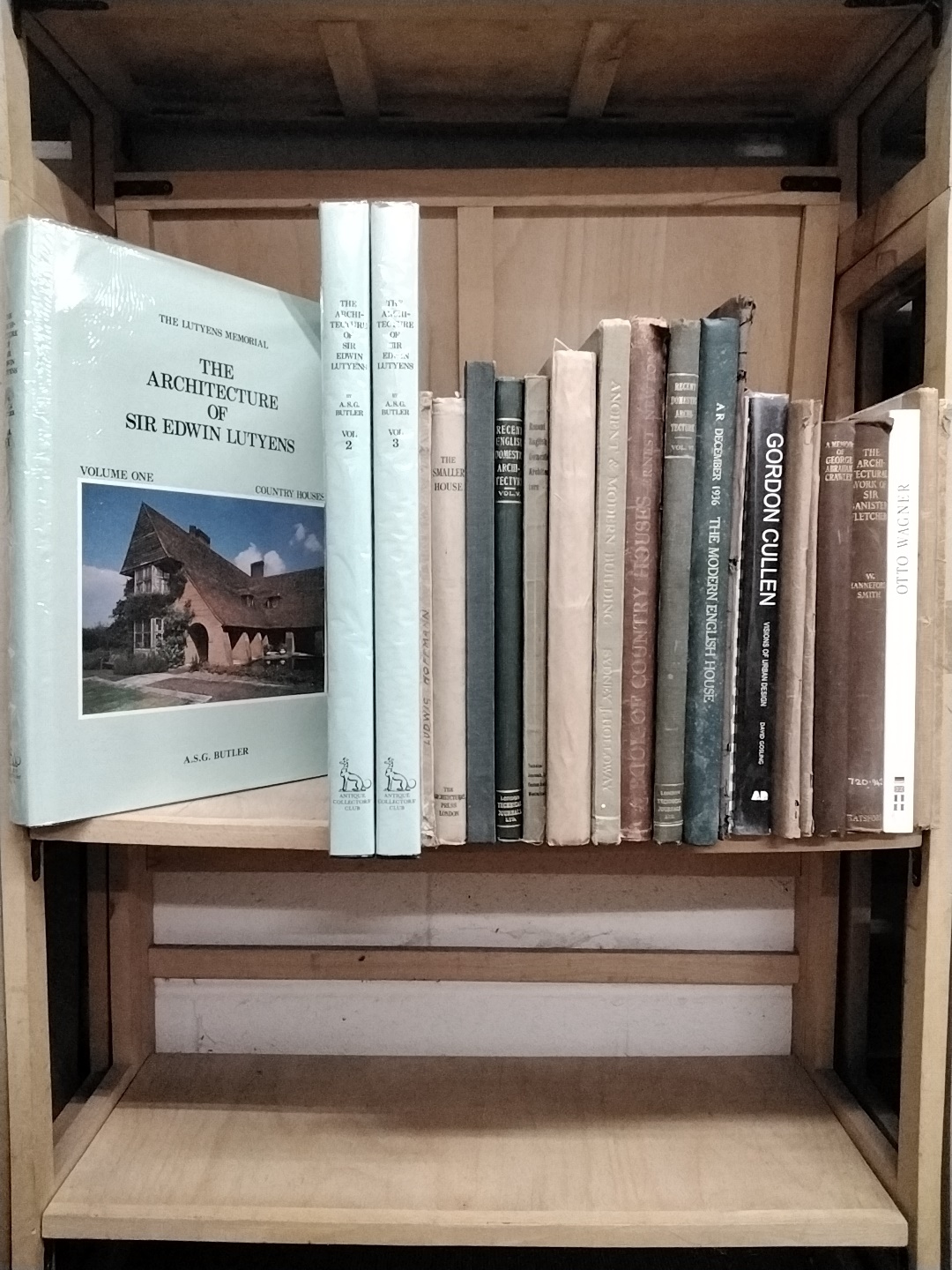 Lot 465 - Architecture. A collection of architecture