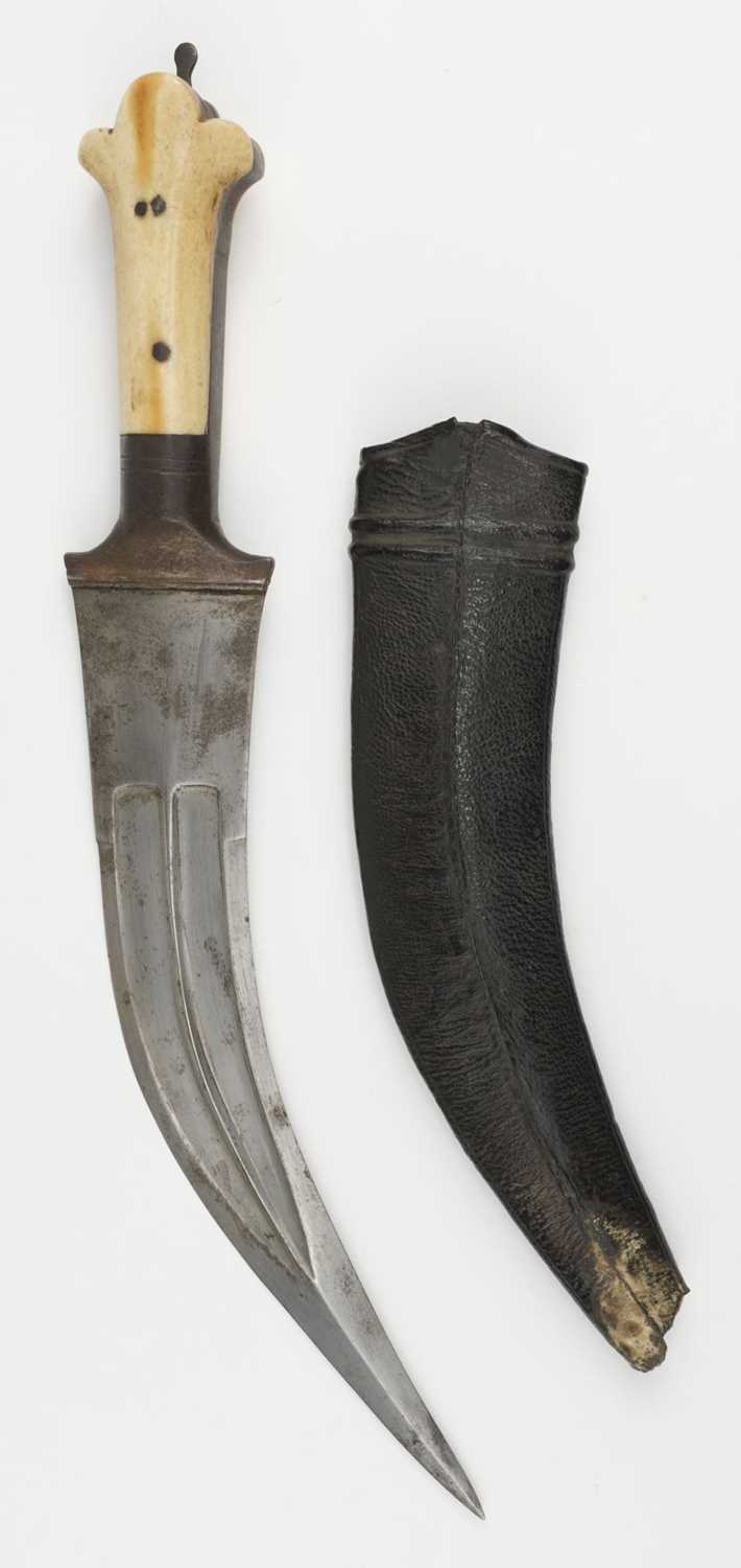 Lot 120 - Dagger. An Indo-Persian dagger, early 19th