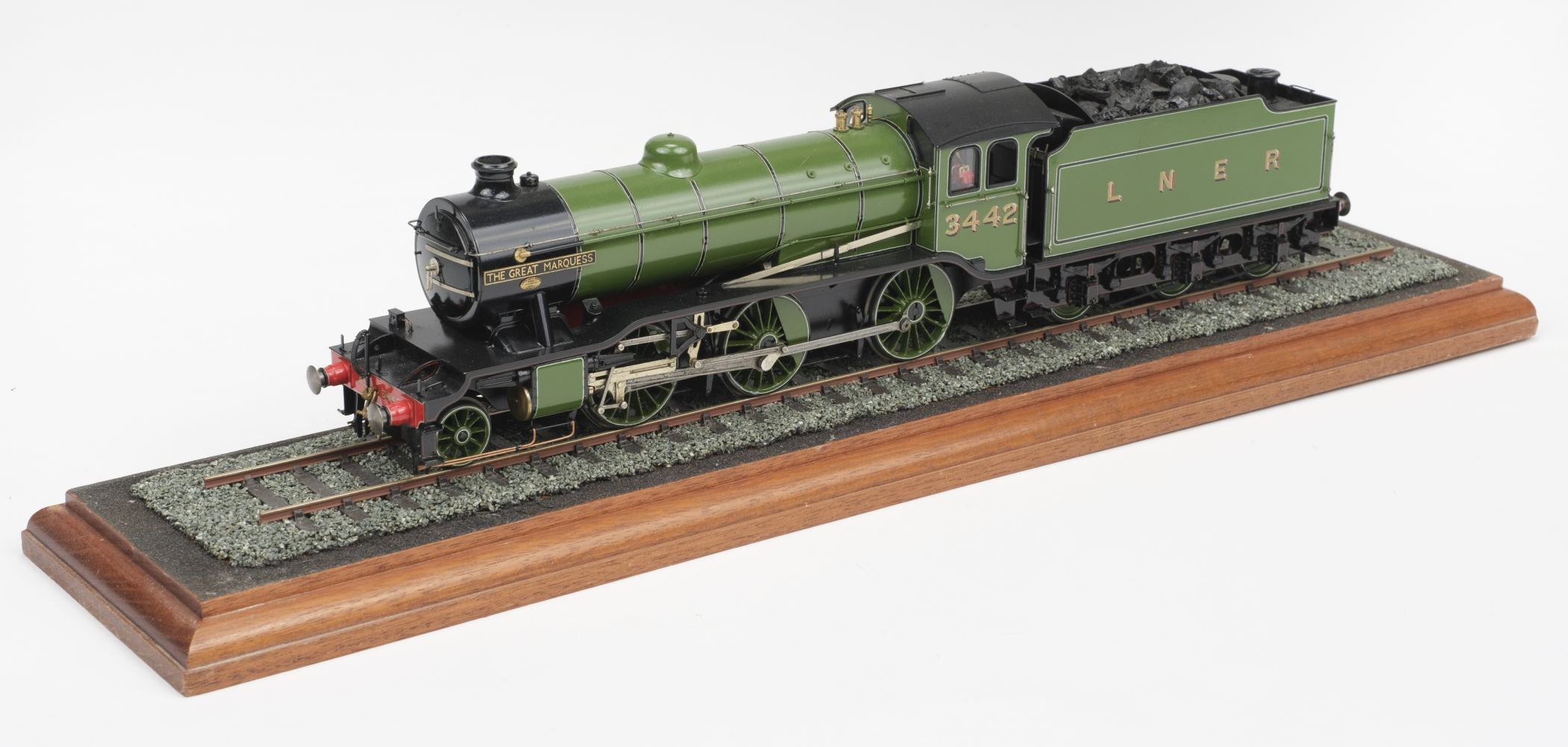 Lot 4 - Locomotive. A well presented and detailed 7 mm