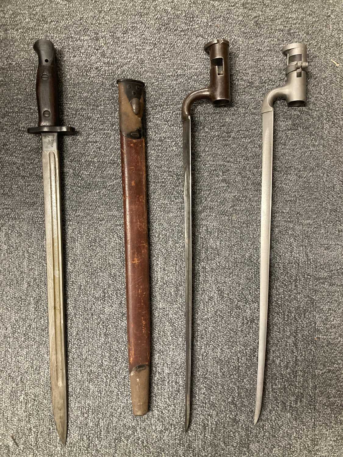 Lot 117 - Bayonets. A British 1853 Pattern socket