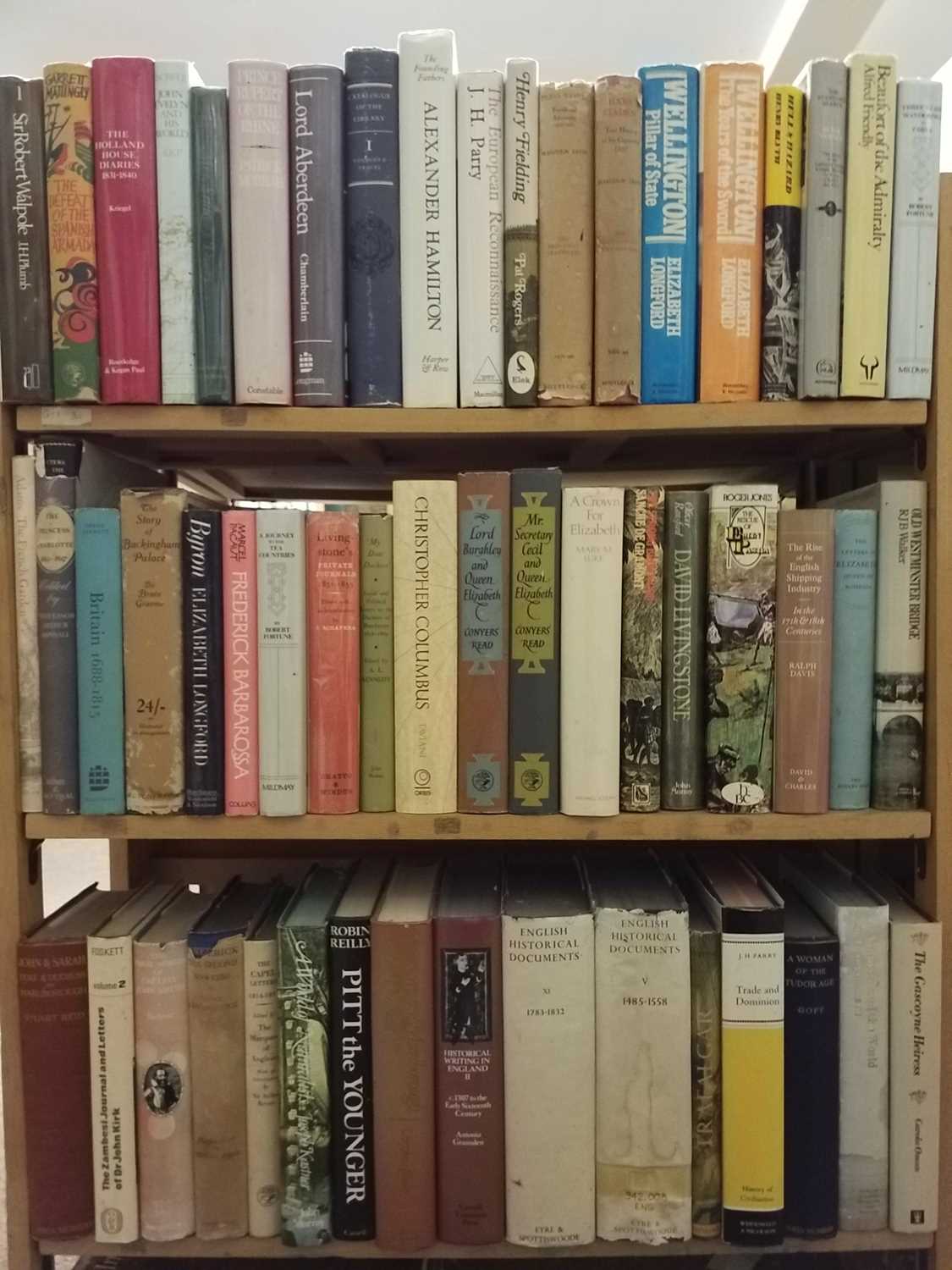 Lot 359 - History. A large collection of modern