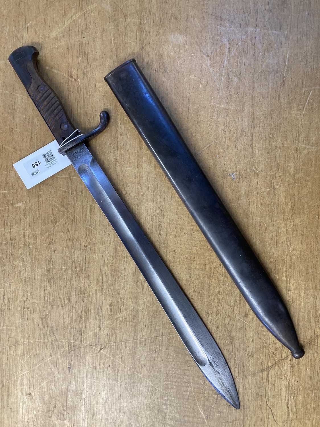 Lot 185 - German Bayonet. A WWI Model 1898/07 'Butcher'