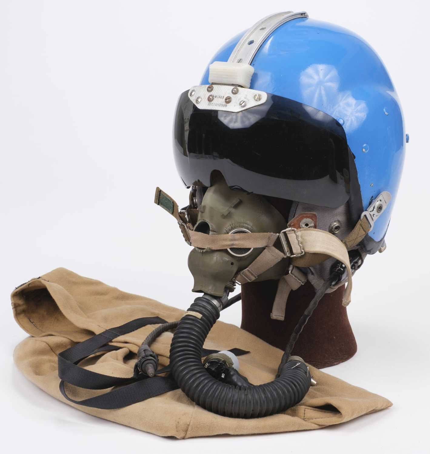 Lot 417 - Flying Helmet. A Royal Air Force mK 1 bone