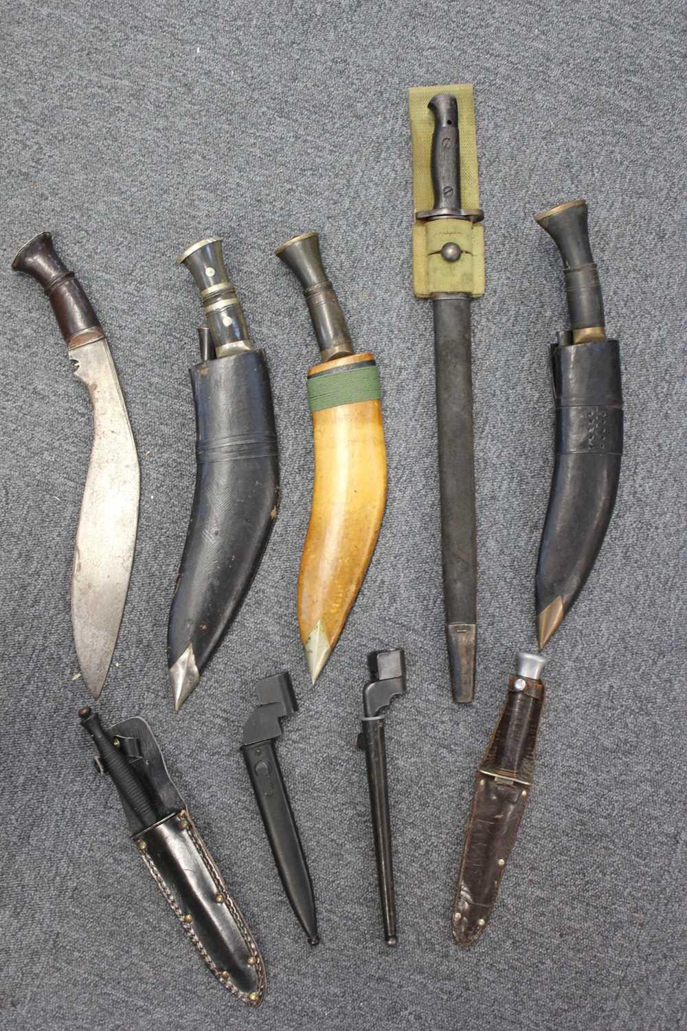 Lot 272 - Fighting knife. A third pattern commando