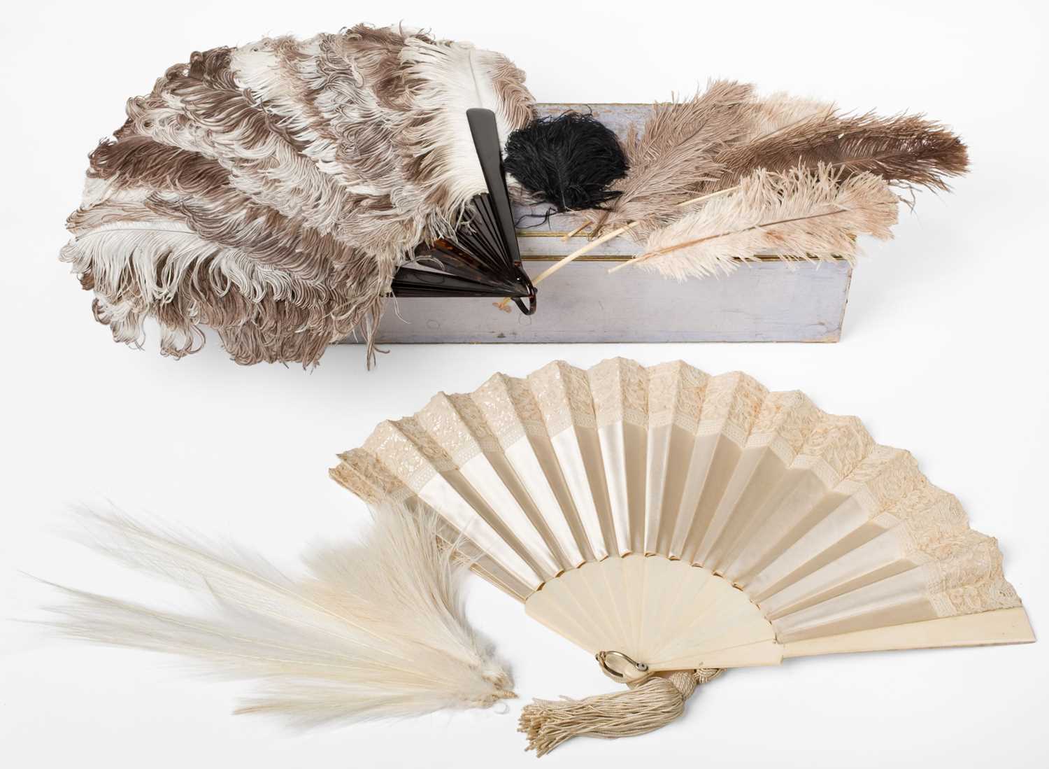 Lot 560 - Decorative Fan. A lace and satin fan, early