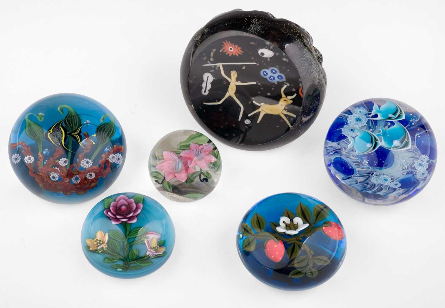 Lot 625 - Paperweights. Steven Lundberg and William