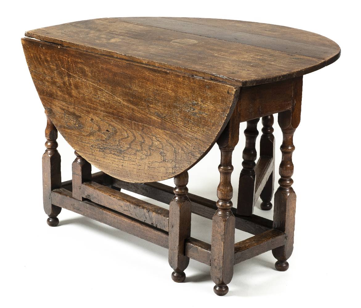 Lot 465 - Table.