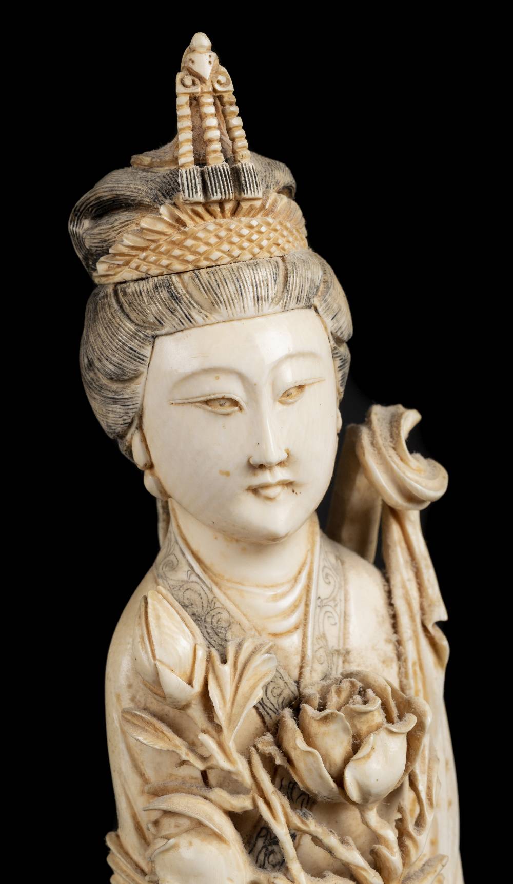 Lot 321 - Ivory Figure.